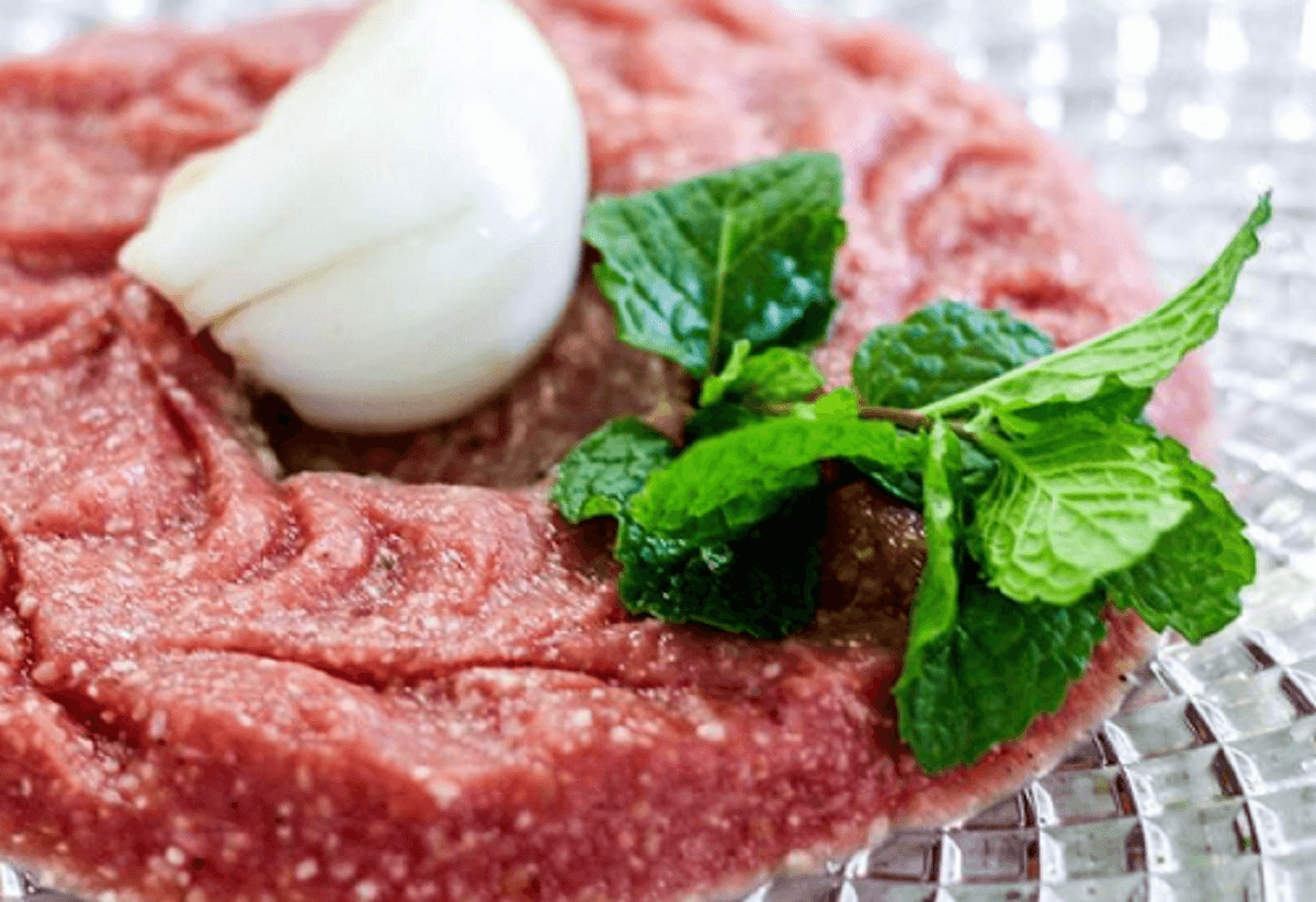 El kibbe crudo es la estrella en el restaurante del Club Líbano ...
